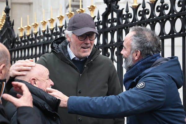 Rolland Courbis : les images des obsèques populaires à Marseille ...